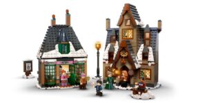 First Look at LEGO's Hogsmeade Village Visit Set